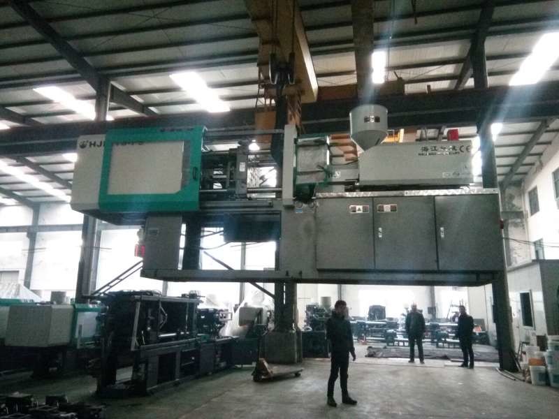 Low Noise Auto Injection Molding Machine Two Cavities For Bottle Products