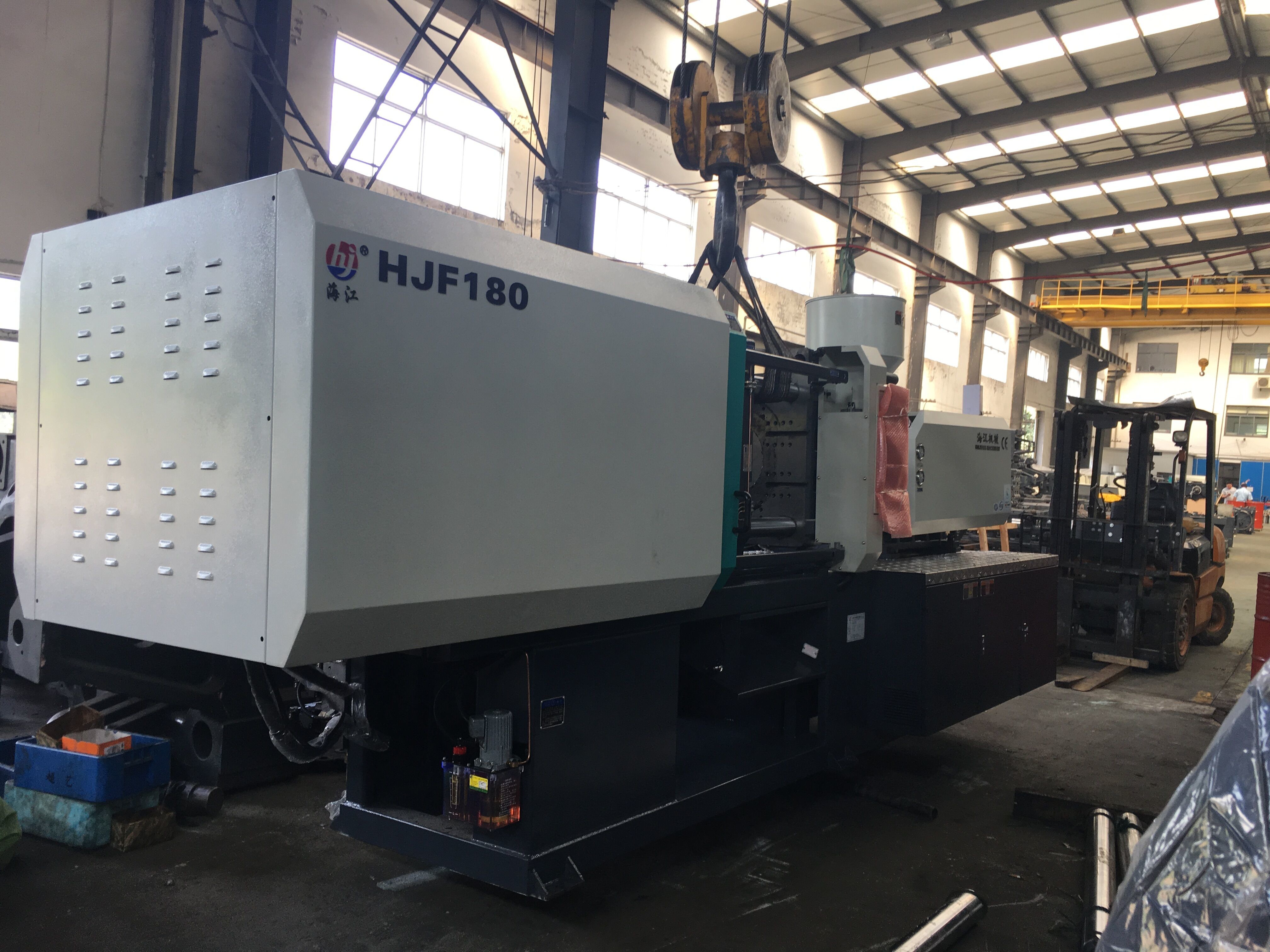 Auto Parts Plastic Injection Molding Machine 1400 Tons PLC Control