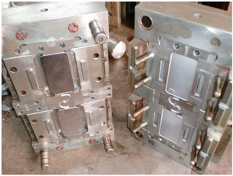 Customized Auto Injection Molding Machine 2 Cavities For Plastic Phone Case