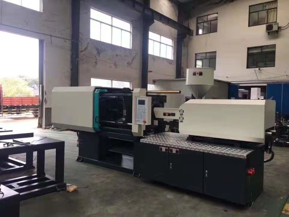 Energy Saving Small Injection Molding Machine Horizontal Standard 140 Ton